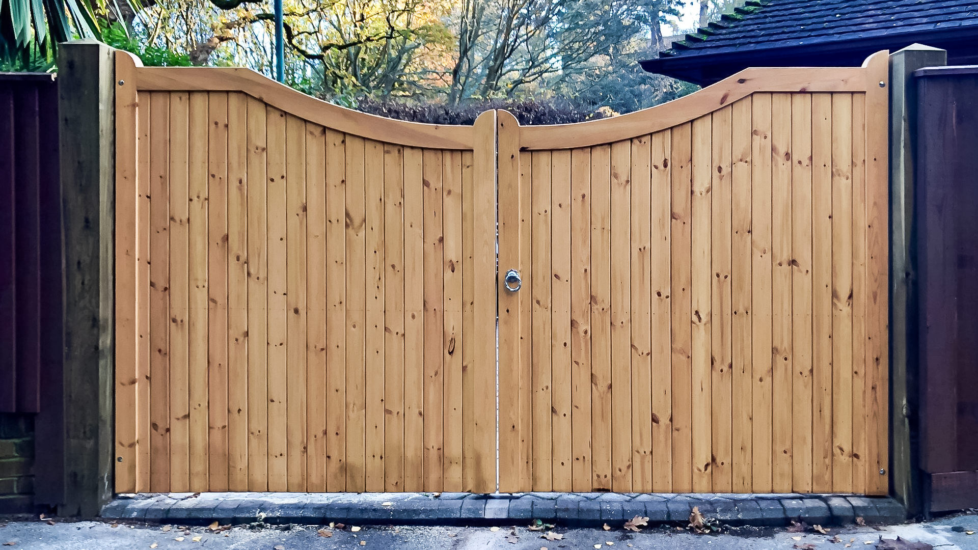 Charmouth Wooden Electric driveway automation gates | Electric Gates UK